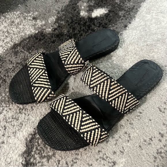 Universal Thread | Shoes | Universal Thread Sandal | Poshmark